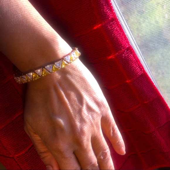 Suzanne Somers | Jewelry | Suzanne Somers White Yellow Triangle ...